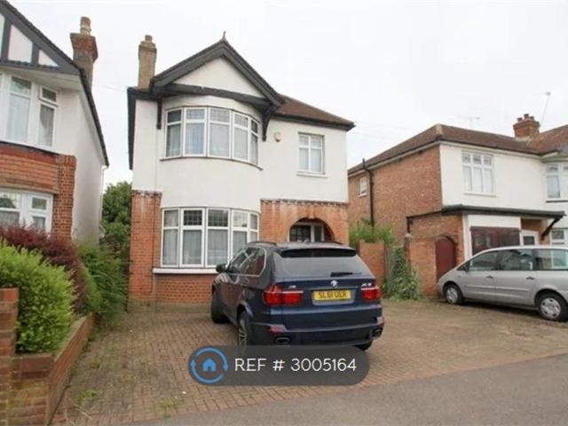 Park Avenue, Staines Upon Thames TW18, 3 bed detached house to rent, £2,825 pcm | PrimeLocation