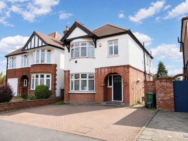 Park Avenue, Staines Upon Thames TW18, 4 bed detached house to rent, £2,850 pcm | PrimeLocation