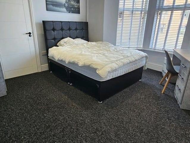 Park Bank, Salford M5, Room to rent, £724 pppm | PrimeLocation