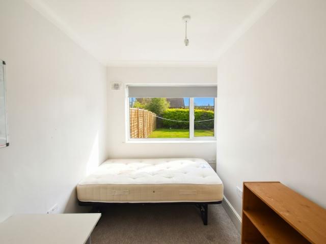 Park Barn East, Guildford GU2, Room to rent, £800 pcm | PrimeLocation