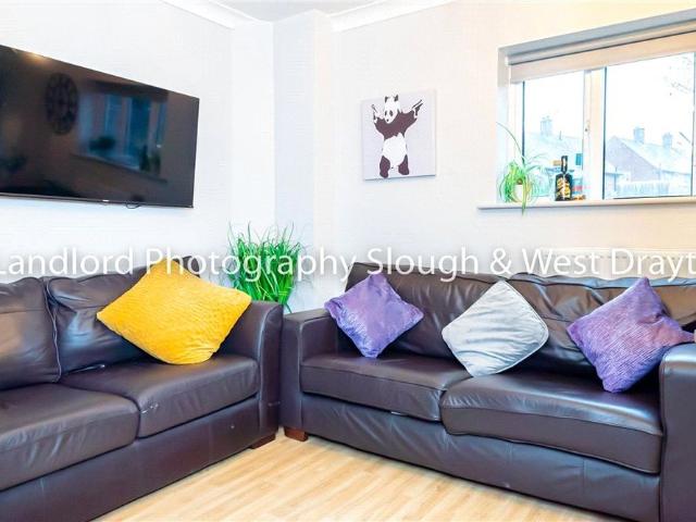 Park Barn East, Guildford, Surrey, GU2 8EW