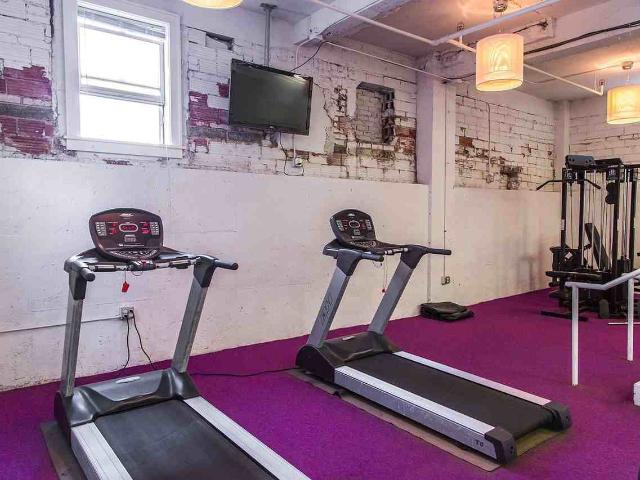 Park Central 1 Bedroom Apartment for Rent at 300 E Armour Blvd, Kansas City, MO 64111 Broadway Gillham