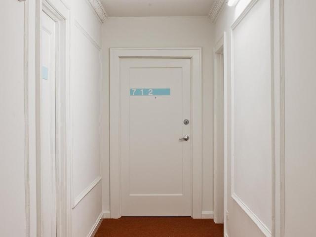 Park Central 1 Bedroom Apartment for Rent at 300 E Armour Blvd, Kansas City, MO 64111 Broadway Gillham