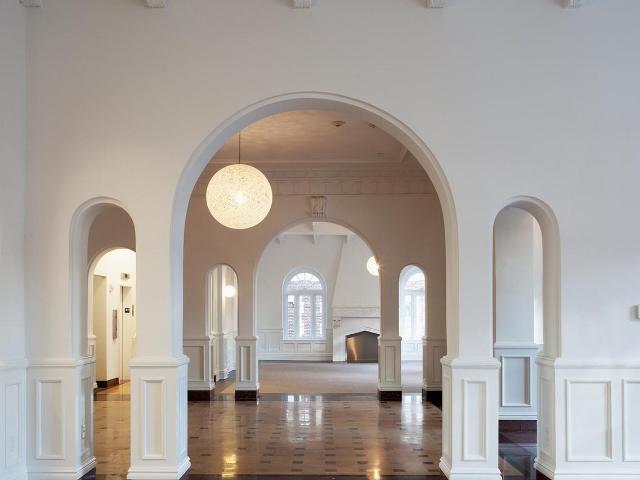 Park Central Studio Apartment for Rent at 300 E Armour Blvd, Kansas City, MO 64111 Broadway Gillham