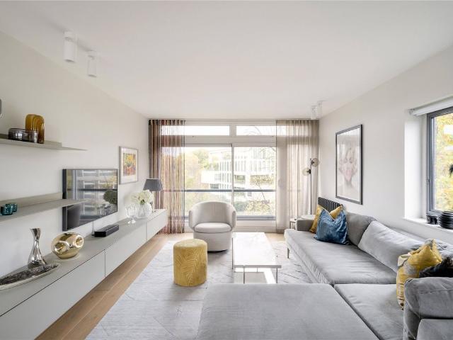 Park Close, Ilchester Place, London W14, 3 bed flat to rent, £10,833 pcm | PrimeLocation