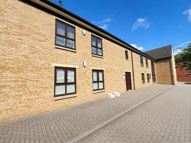Park Corner, Northampton NN5, 2 bed flat to rent, £1,100 pcm | PrimeLocation