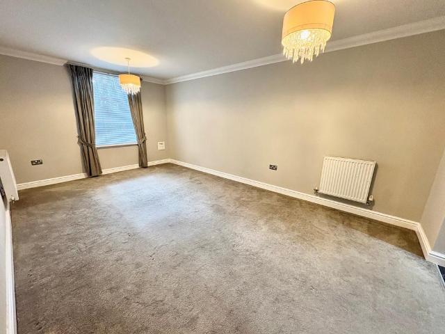 Park Court, Birmingham, B46 2 bed apartment to rent £1,050 pcm £242 pw