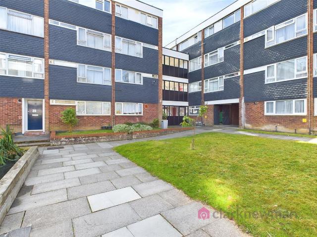 Park Court, Harlow CM20, 2 bed flat to rent, £1,450 pcm | PrimeLocation