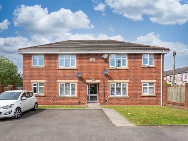 Park Court WN2, 2 bed flat to rent, £725 pcm | PrimeLocation