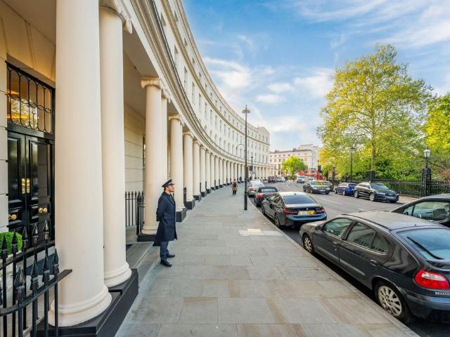 Park Crescent, Marylebone, London, W1B 2 bed flat to rent £10,833 pcm £2,500 pw