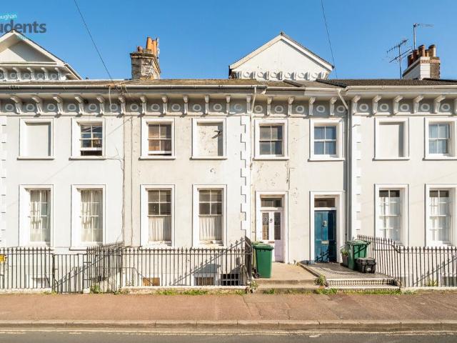 Park Crescent, East Sussex BN2 3 bed flat to rent £2,300 pcm £531 pw