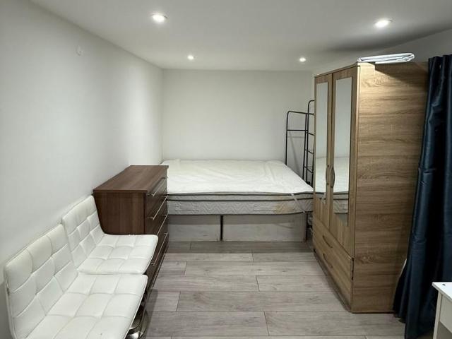 Park Crescent, Harrow Studio to rent £1,150 pcm £265 pw