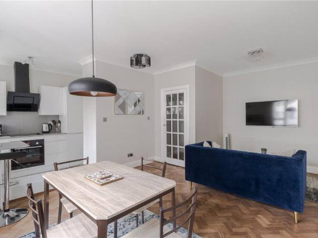Park Crescent, London W1B 1 bed apartment to rent £4,312 pcm £995 pw