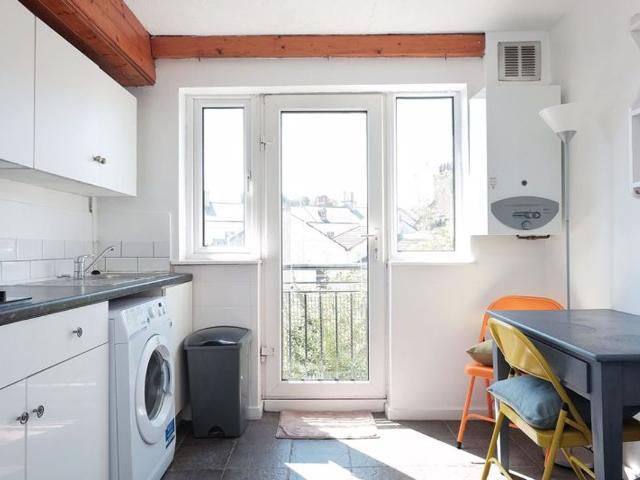 Park Crescent Place, Brighton BN2, 3 bed flat to rent, £2,139 pcm | PrimeLocation