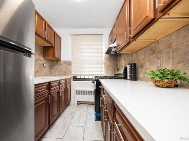 Park Dr E Unit A, Kew Gardens Hills, Condo For Sale