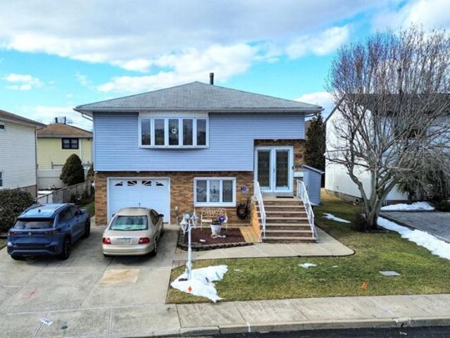 Park Dr, Secaucus, Home For Sale