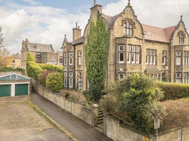 Park Drive, Huddersfield, 6 Bedroom Semi detached