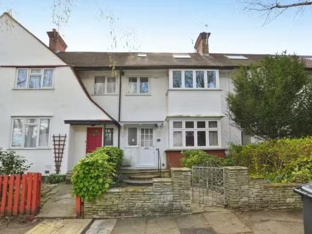 Park Drive, London, W3 8NA