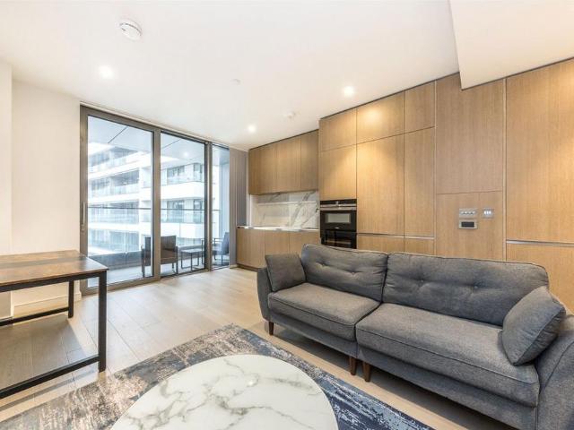 Park Drive, London E14 Studio to rent £2,400 pcm £554 pw