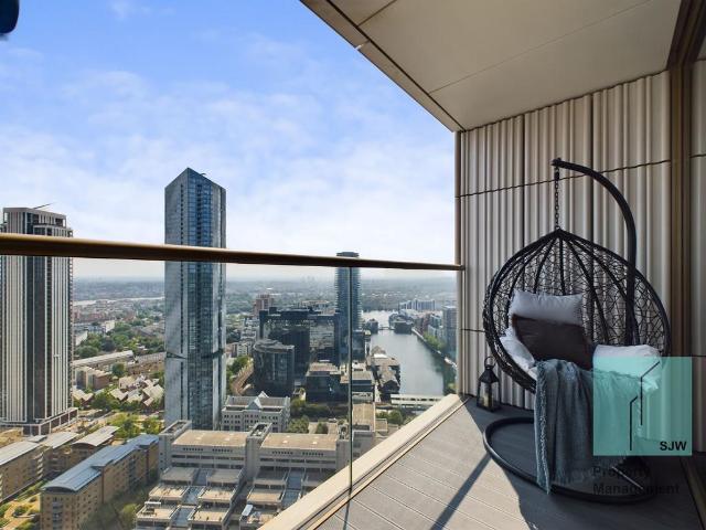Park Drive, London E14 Studio to rent £2,750 pcm £635 pw