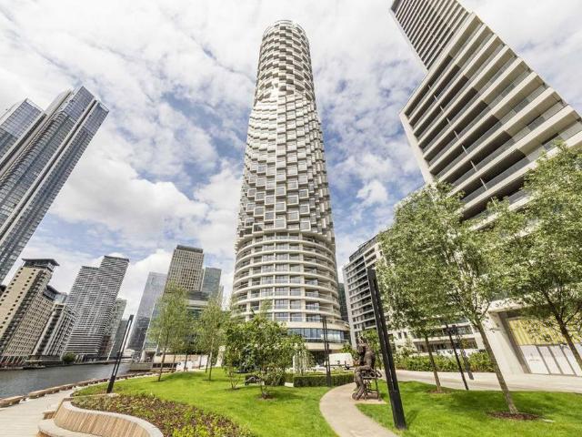 Park Drive, London E14 Studio to rent £2,690 pcm £621 pw