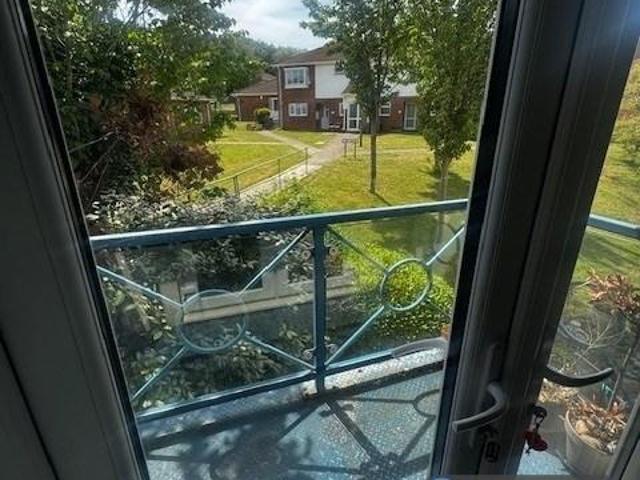 Park Drive, Longfield, DA3 1 bed flat to rent £1,050 pcm £242 pw