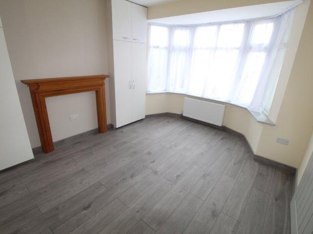 Park Gardens, London NW9, 4 bed terraced house to rent, £2,600 pcm | PrimeLocation