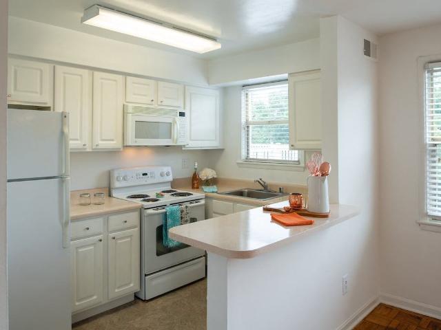 Park Georgetown 2 Bedroom Apartment for Rent at 2100 N Pierce St, Arlington, VA 22209 North Highland