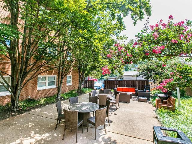 Park Georgetown 2 Bedroom Apartment for Rent at 2100 N Pierce St, Arlington, VA 22209 North Highland