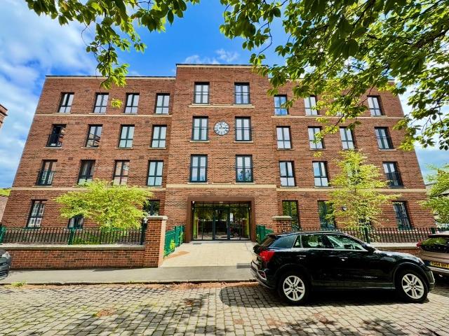 Park Green, Macclesfield SK11, 2 bed flat to rent, £880 pcm | PrimeLocation