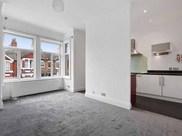 Park Hall Road, East Finchley N2, 3 bed flat to rent, £2,383 pcm | PrimeLocation
