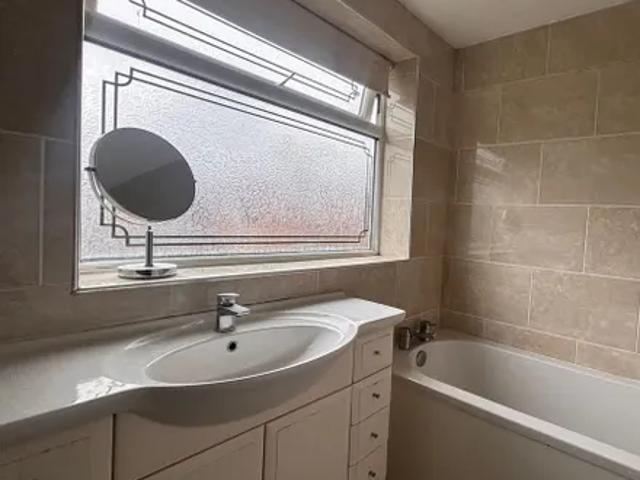 Park Hall Road, Great Barr, WS5 3JE, United Kingdom | 4 bed apartment for rent #165746697 | Rentberry