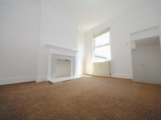 Park Hall Road, London, N2 1 bed flat to rent £1,625 pcm £375 pw