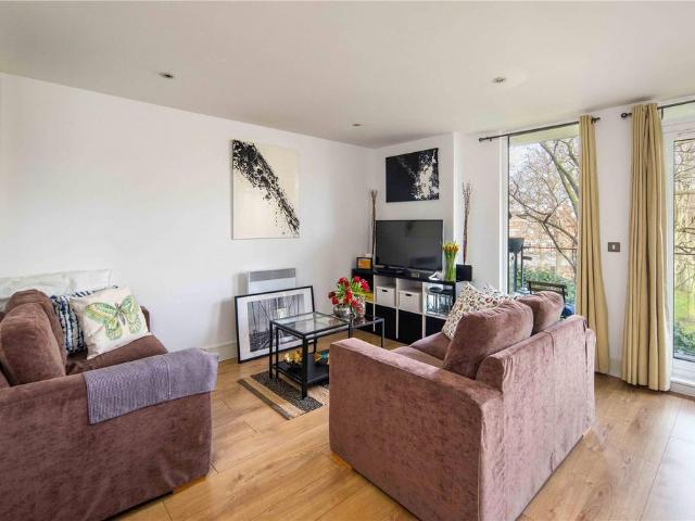 Park Heights Court, 1 Wharf Lane. 2 bed flat to rent £2,400 pcm £554 pw