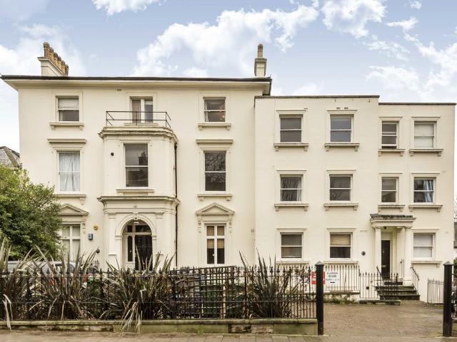 Park Hill, Clapham SW4, 2 bed flat to rent, £2,900 pcm | PrimeLocation