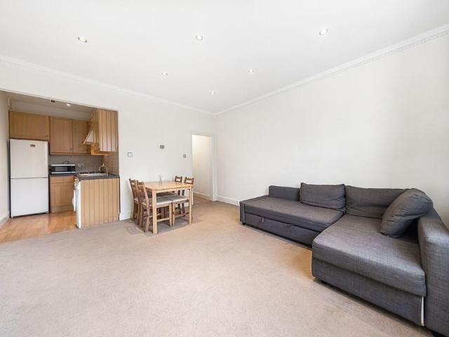 Park Hill, Abbeville Village, London. 1 bed flat to rent £2,000 pcm £462 pw