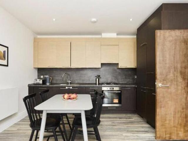 Park House, Manor Park Road, 2 Bedroom Flat