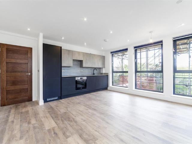 Park House, KT3 1 bed flat to rent £1,750 pcm £404 pw