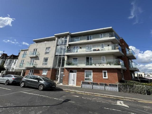 Park House, Leigh Road, Leigh on Sea 2 bed flat to rent £1,450 pcm £335 pw
