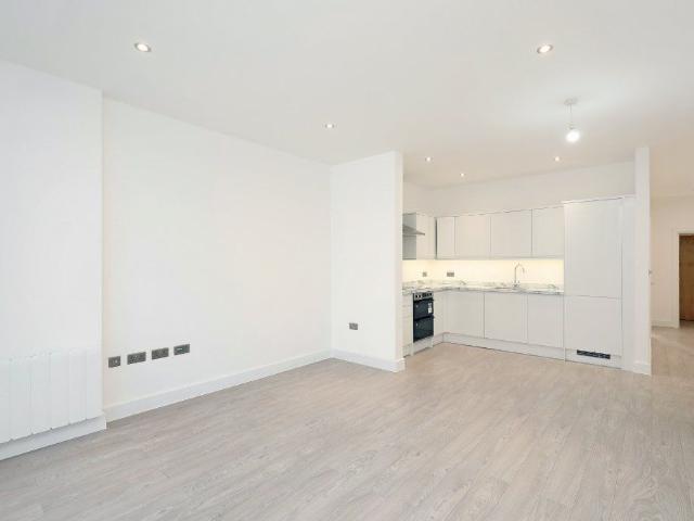 Park House, 158 160 Arthur Road SW19, 1 bed flat to rent, £2,000 pcm | PrimeLocation