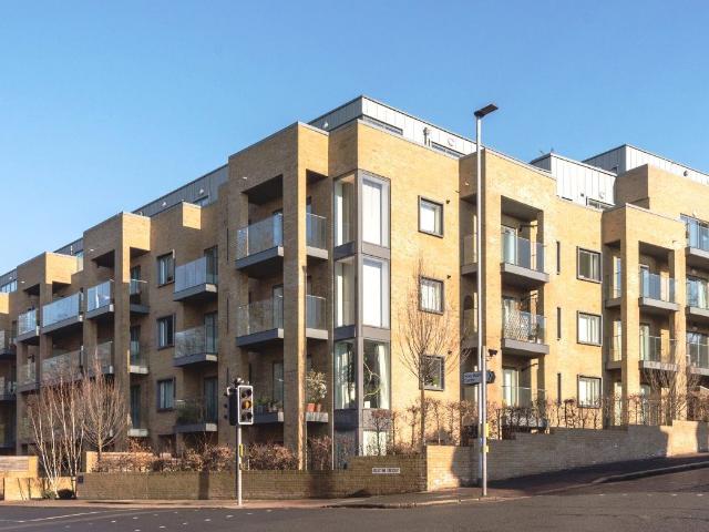 Park House, 1 Goldstone Crescent, Hove BN3, 3 bed flat to rent, £2,000 pcm | PrimeLocation