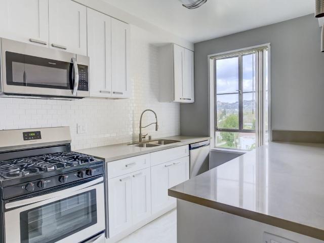 Park La Brea Studio Apartment for Rent at 6200 W 3rd St, Los Angeles, CA 90036 Mid City West