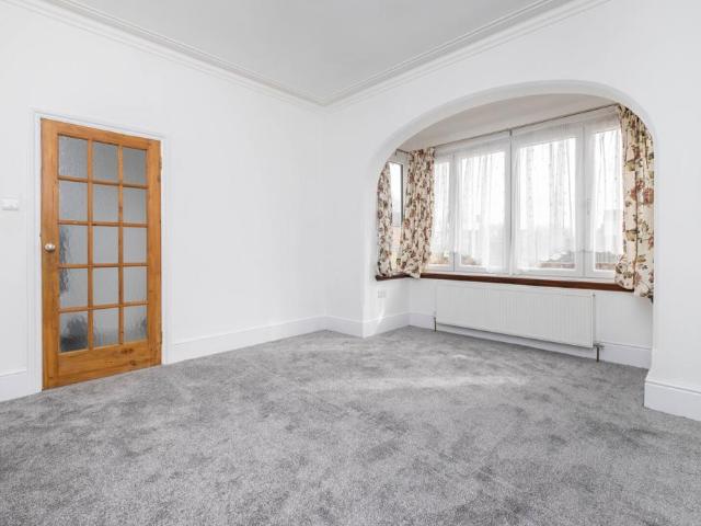 Park Lane, Carshalton SM5 3 bed semi detached house to rent £2,300 pcm £531 pw