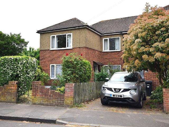 Park Lane, Chadwell Heath RM6, 2 bed flat to rent, £1,650 pcm | PrimeLocation