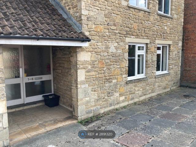 Park Lane, Chippenham SN15, 2 bed flat to rent, £1,050 pcm | PrimeLocation
