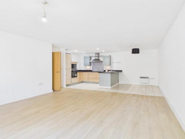 Park Lane, Croydon, CR0 2 bed flat to rent £1,700 pcm £392 pw
