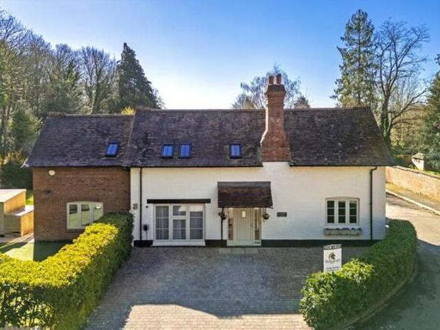 Park Lane, Abbots Worthy, 4 Bedroom Detached