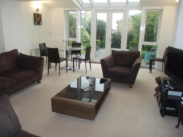 Park Lane, Greenhithe, DA9 3 bed end of terrace house to rent £1,900 pcm £438 pw