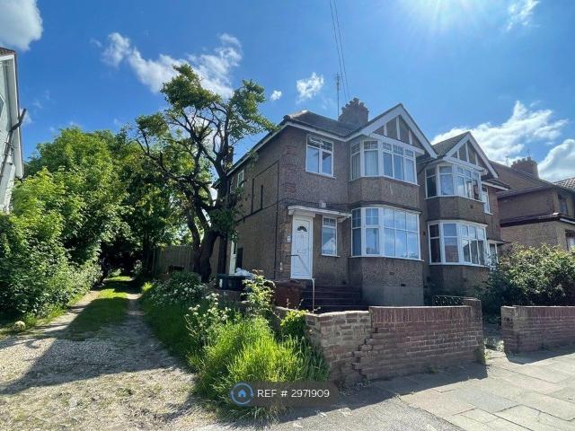 Park Lane, Harrow HA2, 3 bed flat to rent, £2,000 pcm | PrimeLocation