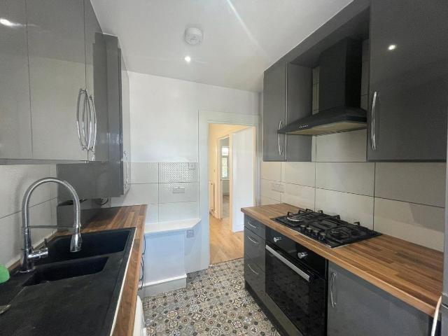 Park Lane, Harrow HA2, 3 bed flat to rent, £2,099 pcm | PrimeLocation